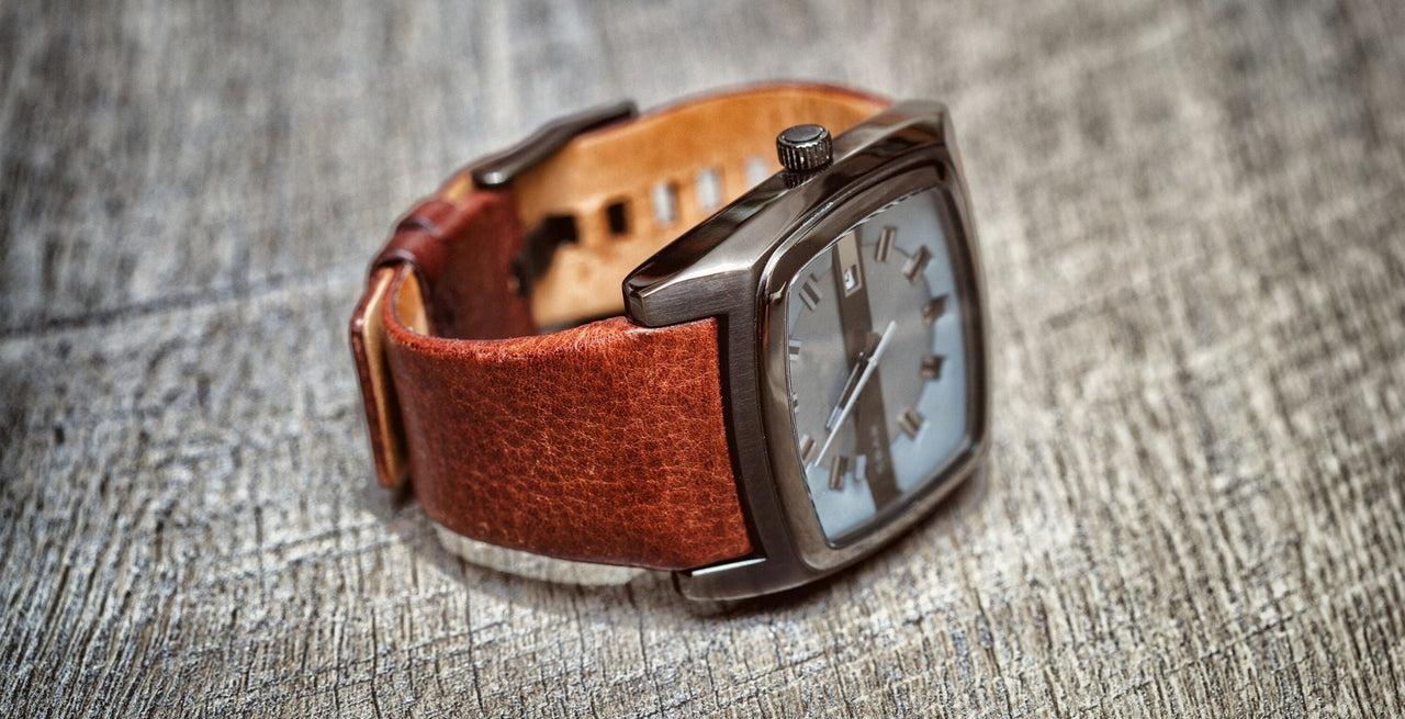 Brown Wrist Watch for Men: A Classic Accessory for Modern Style ...